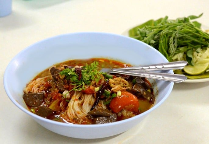 Khanom chin (cuisine thaïlandaise)