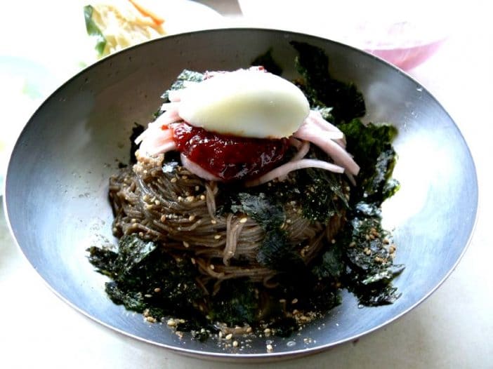 Mak-guksu (cuisine coréenne)